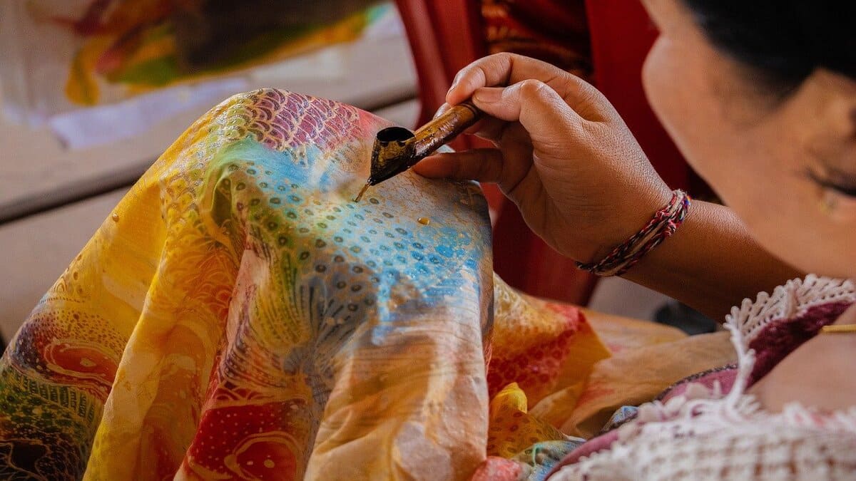 Batik yang Motifnya Dibuat dengan Hanya Menggunakan Tangan Disebut Apa?